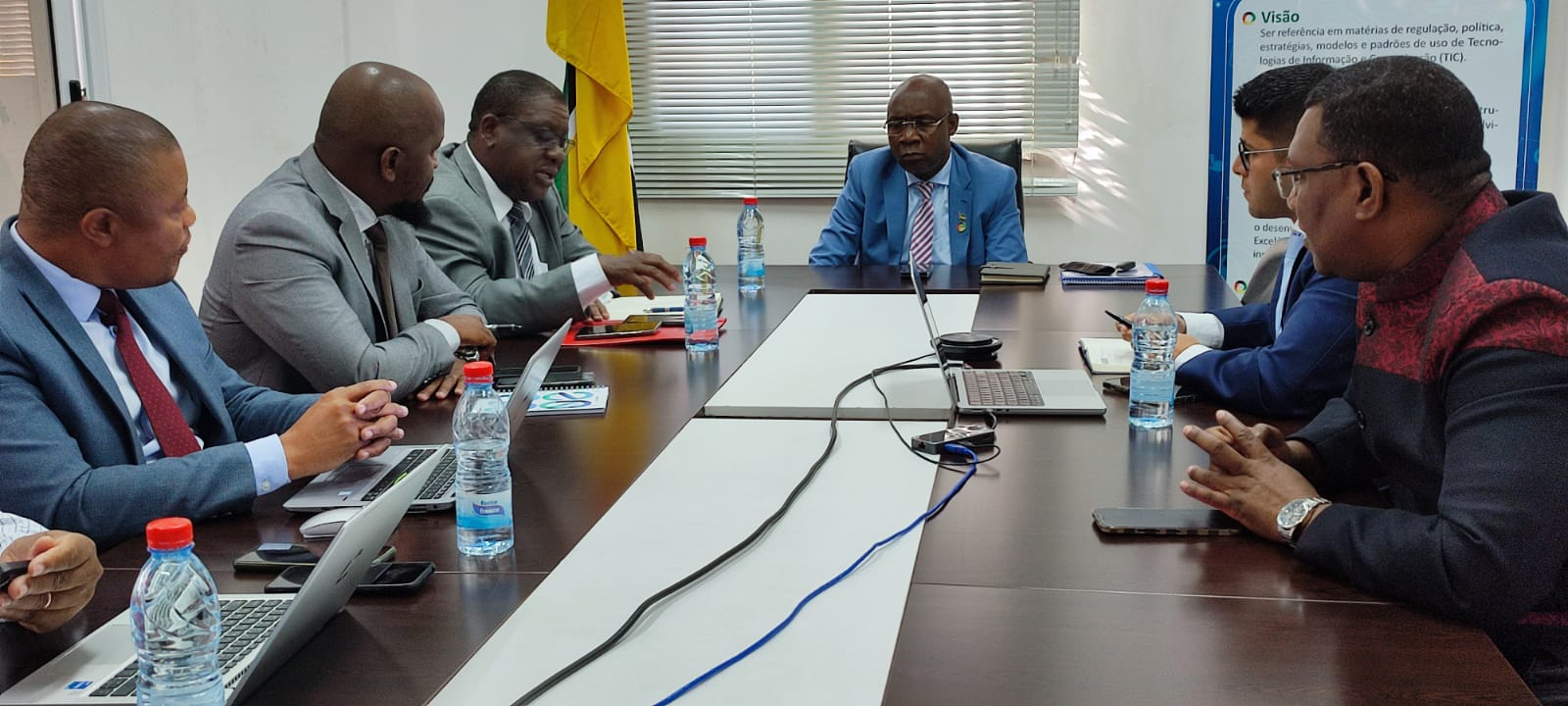 PCA do INTIC, IP reúne com o representante da YANGO em Moçambique ...